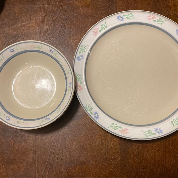 Wildflowers | Dining | Vtg Tienshan Stoneware Wild Flowers Dishware Set ...